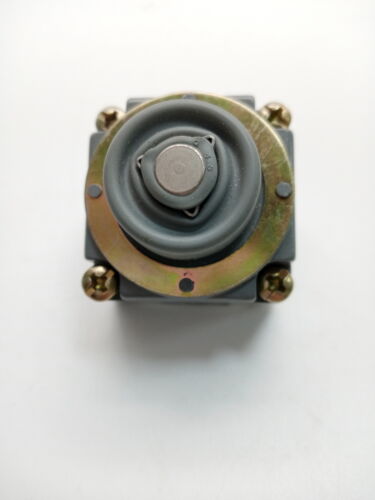 Cutler-Hammer Limit Switch E50DT1 – 3B Industry